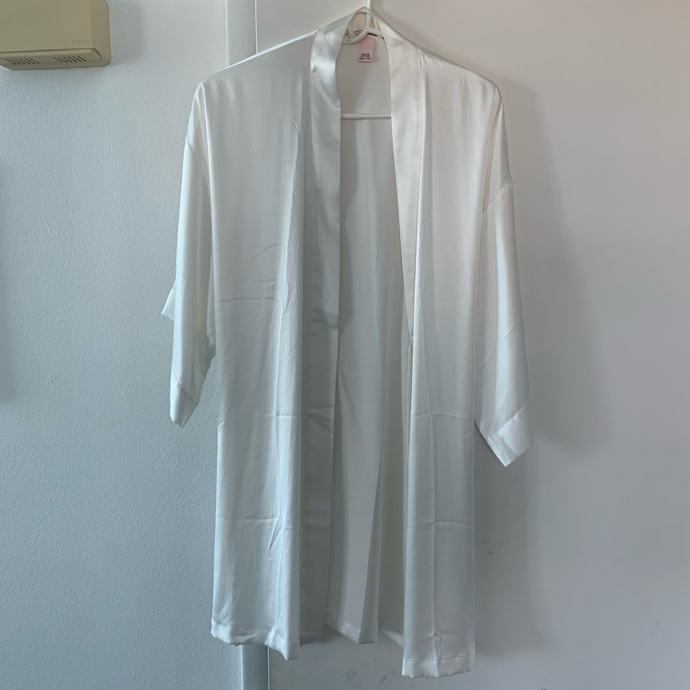 Victoria’s Secret Ivory Satin Kimono Robe Size S/M - Gem